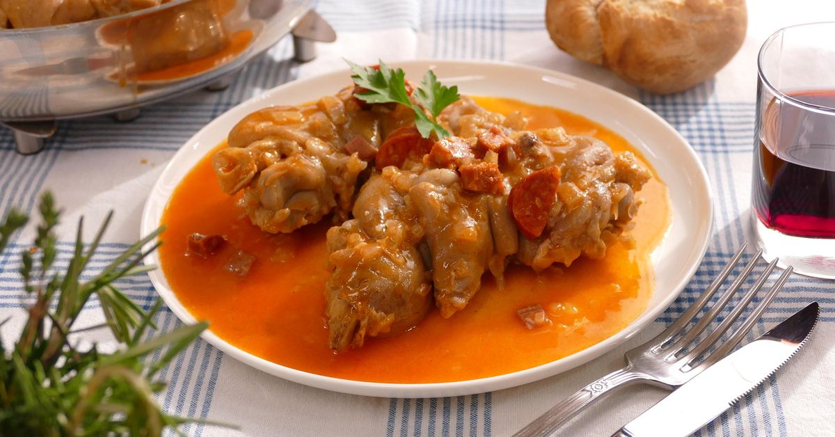 Manitas de cerdo en salsa, receta tradicional