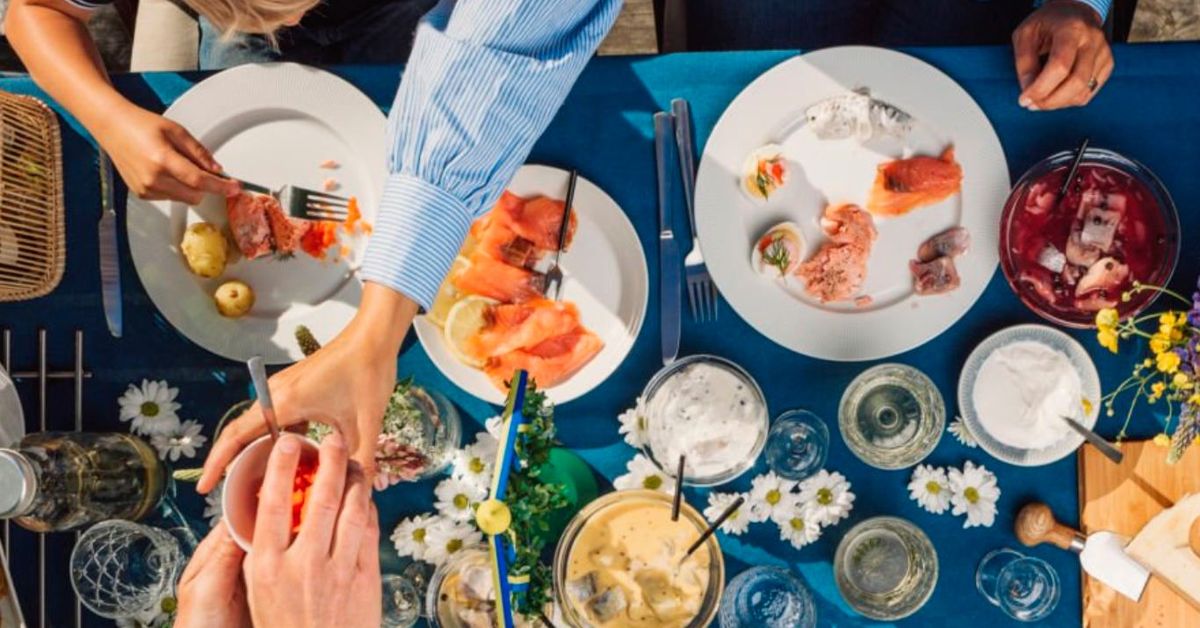 Menú típico del Midsommar en Suecia: platos que no faltan