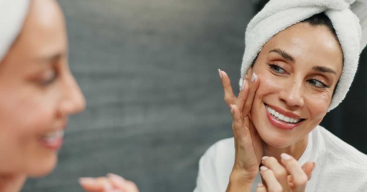 Cuidados de la piel: Secretos para una piel radiante: rutina de noche antiedad sin gastar demasiado