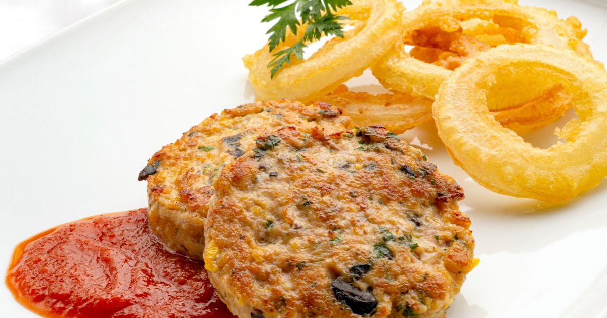 Hamburguesa de pollo con aros de cebolla, de Karlos Arguiñano