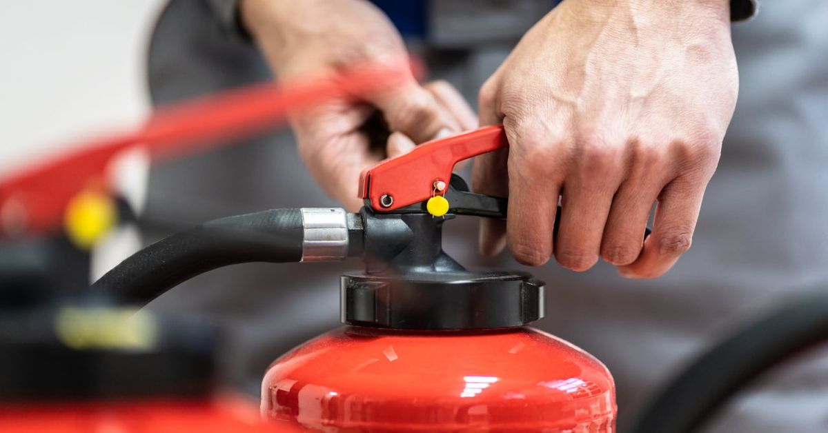 Guía completa: Cómo usar un extintor de incendios en casa y en el trabajo