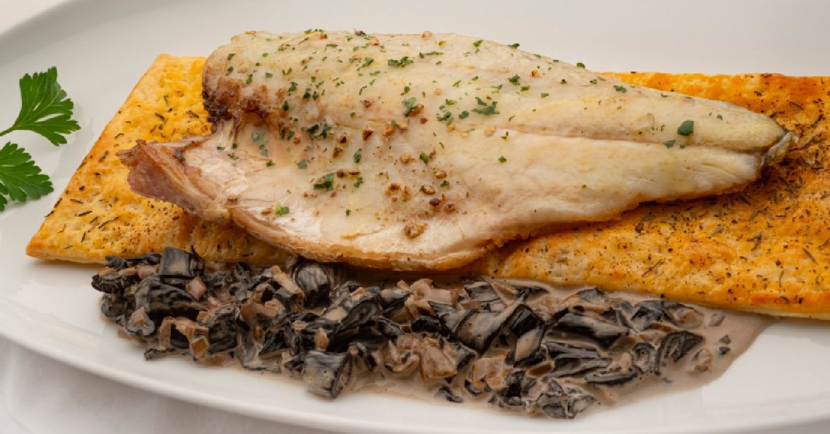 Lubina asada con salsa de setas, receta de Karlos Arguiñano